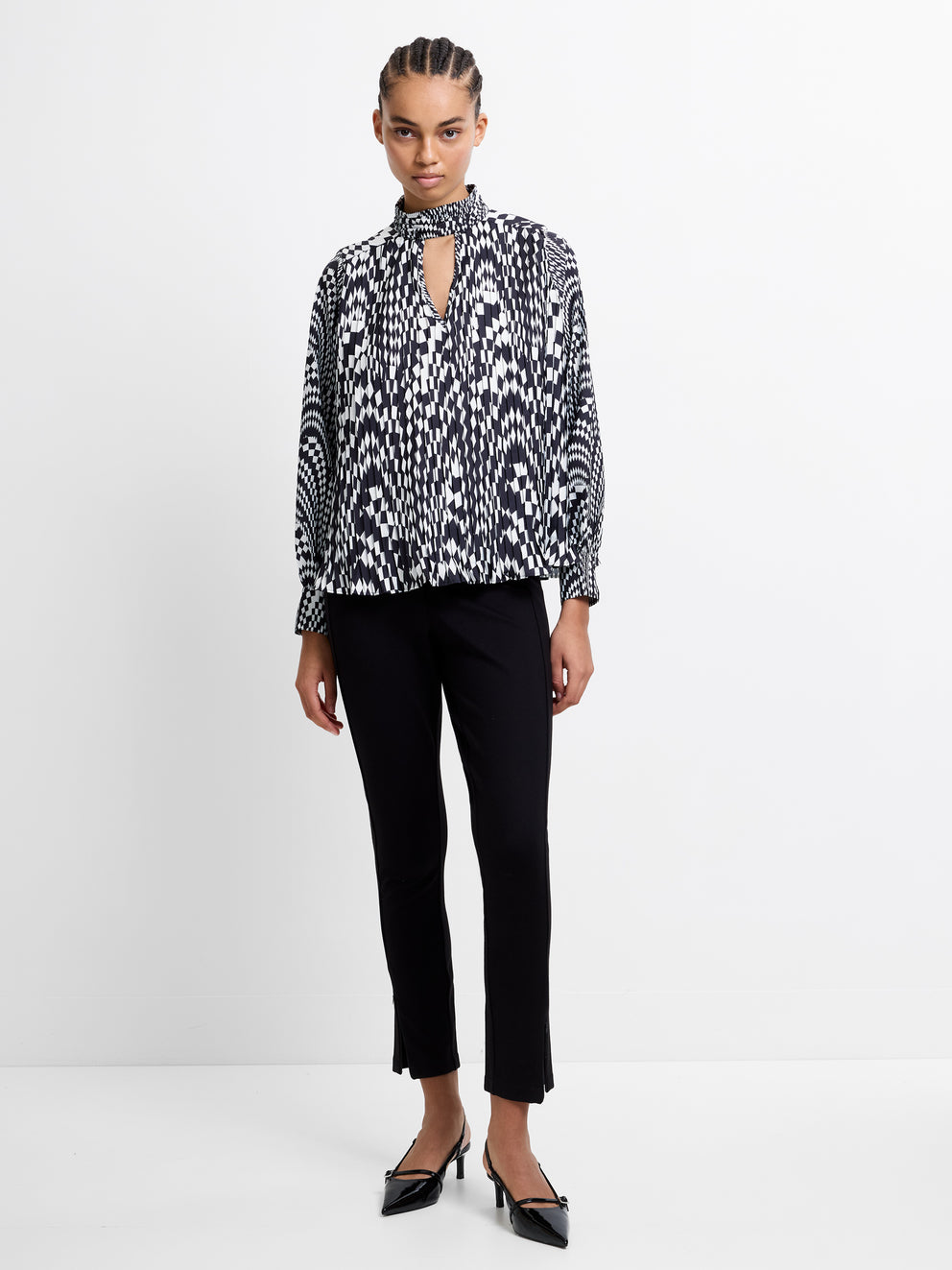 Fern Pleated Top Classic Cream/Blkout | French Connection UK